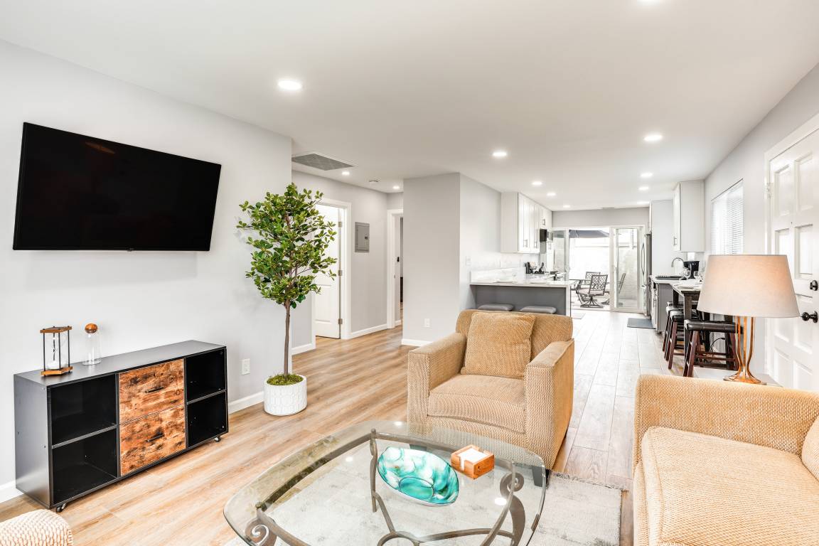 85 M² Apartment ∙ 2 Bedrooms ∙ 6 Guests - Seal Beach, CA