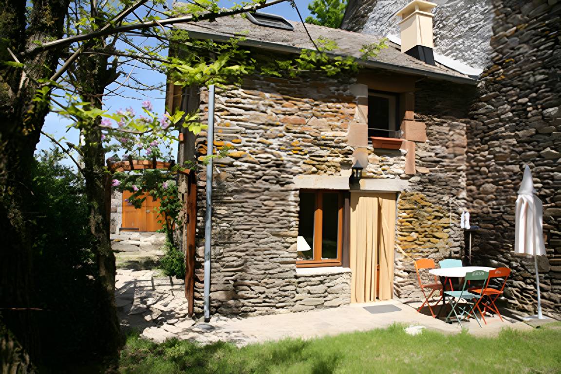 17 M² Huis ∙ 1 Slaapkamer ∙ 2 Gasten - Salles-Curan