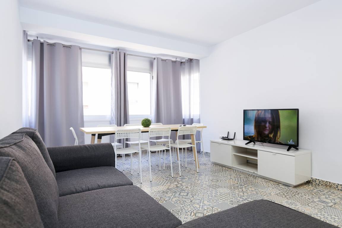 94 M² Apartment ∙ 4 Bedrooms ∙ 10 Guests - Salou