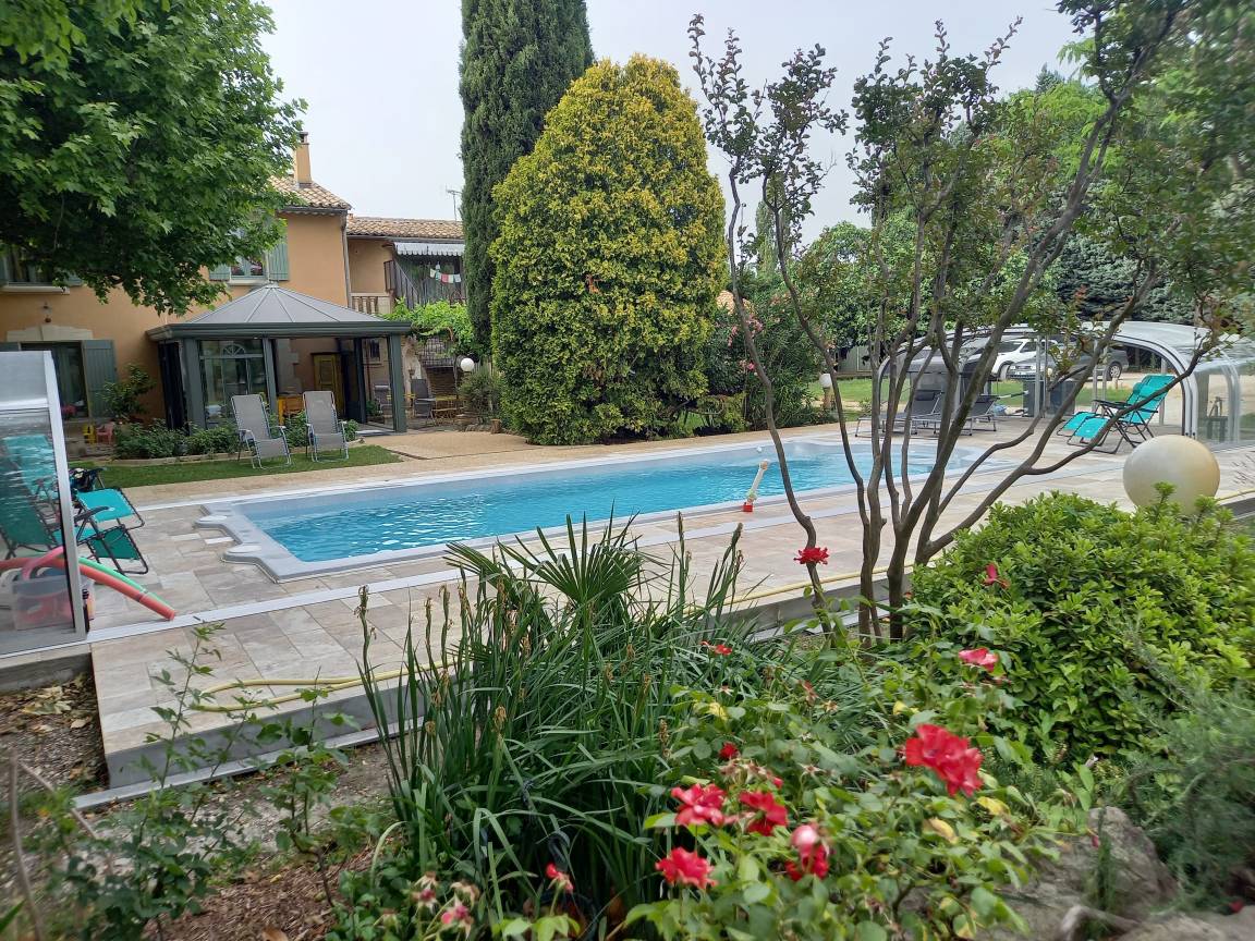 100 M² Appartement ∙ 2 Chambres ∙ 4 Personnes - Le Thor