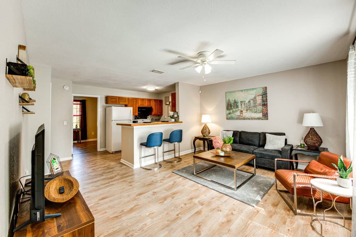 148 M² Apartment ∙ 3 Bedrooms ∙ 6 Guests - Tallahassee, FL