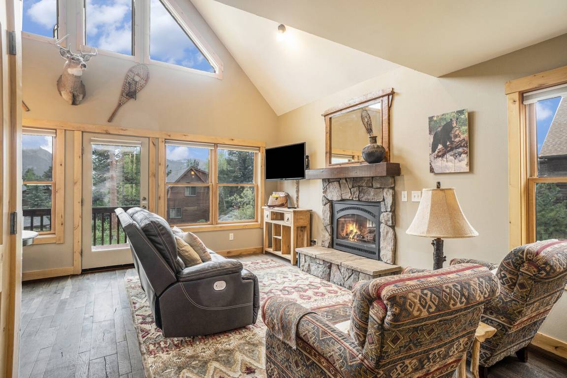 111 M² Condo ∙ 2 Bedrooms ∙ 6 Guests - Estes Park, CO