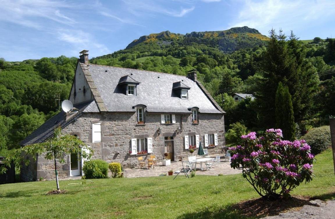 200 M² Gîte ∙ 4 Chambres ∙ 8 Personnes - Puy-de-Dôme