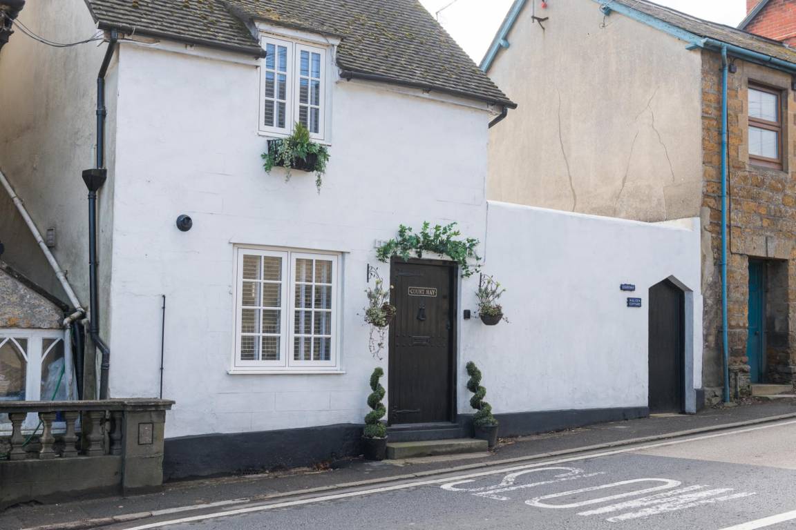 76 M² Cottage ∙ 2 Bedrooms ∙ 4 Guests - England