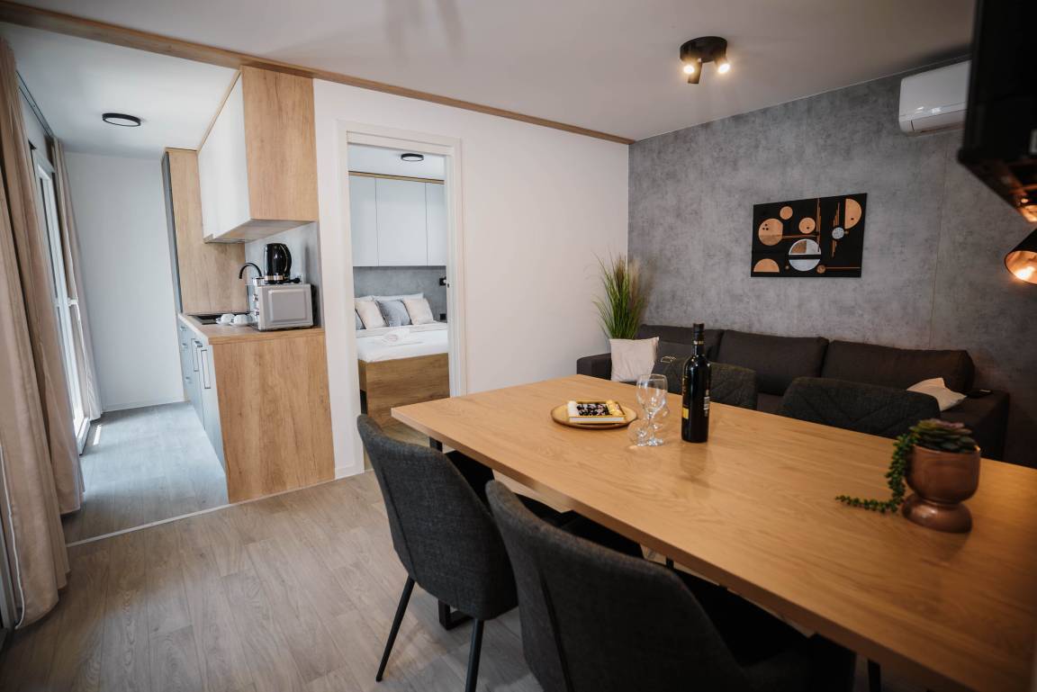 37 M² Ferienhaus ∙ 2 Schlafzimmer ∙ 4 Gäste - Tisno