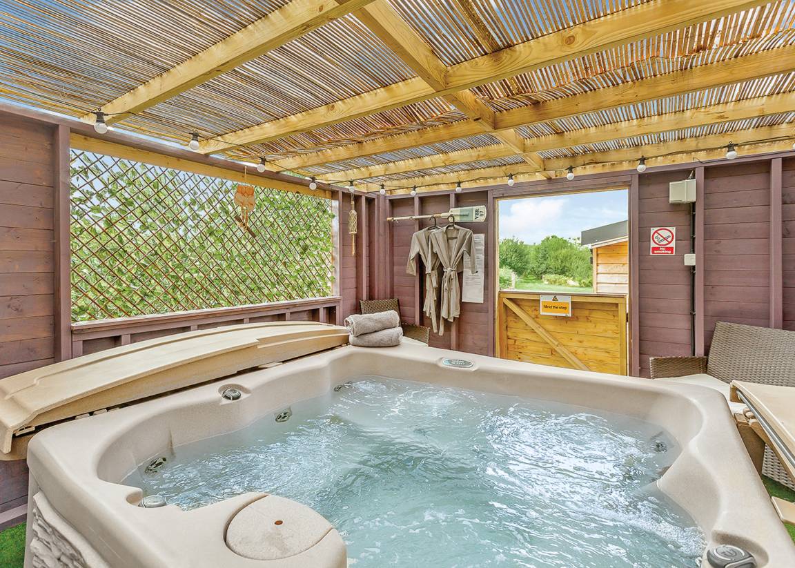 Chalet ∙ 2 Bedrooms ∙ 4 Guests - Cheshire