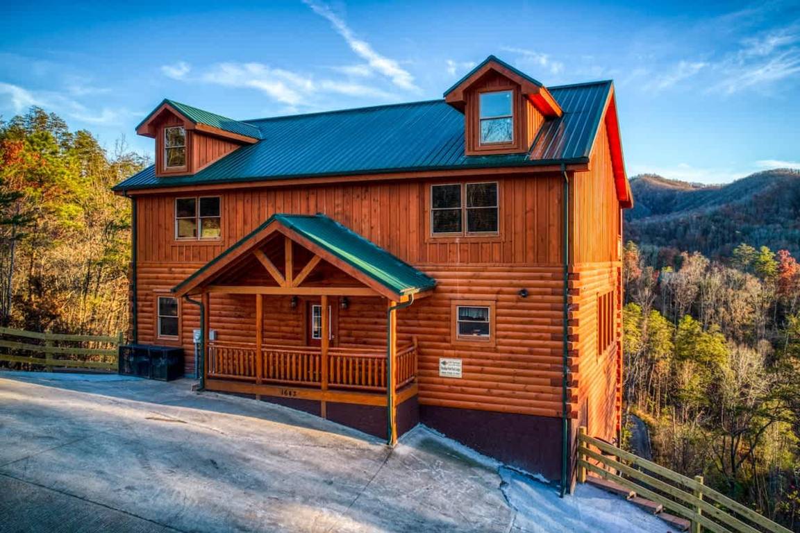 Apartment ∙ 6 Bedrooms ∙ 18 Guests - Pigeon Forge, TN