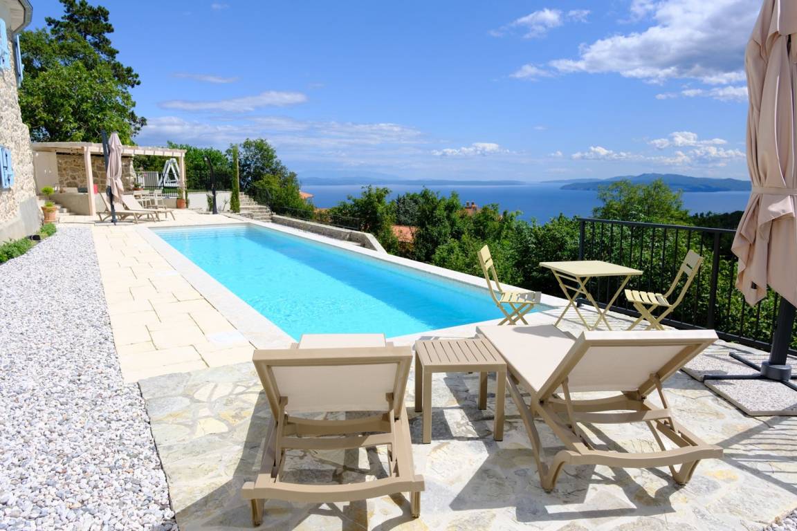 228 M² Villa ∙ 4 Makuuhuonetta ∙ 8 Vierasta - Rijeka