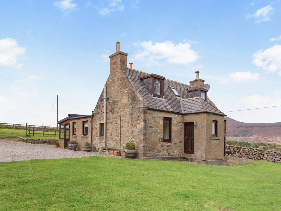 Cottage ∙ 3 Bedrooms ∙ 5 Guests - Moray