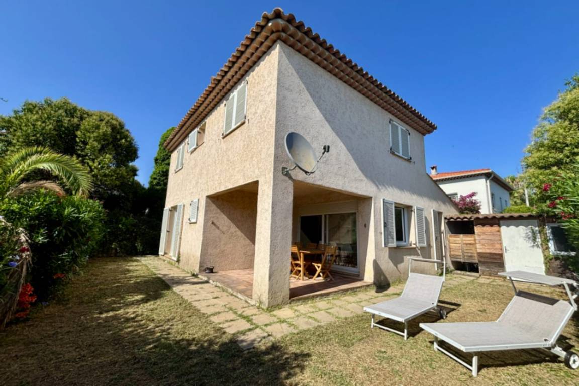 110 M² Maison De Vacances ∙ 4 Chambres ∙ 6 Personnes - Golfe-Juan