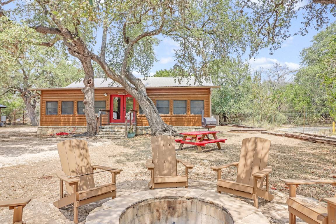 93 M² Cabin ∙ 2 Bedrooms ∙ 6 Guests - Wimberley, TX