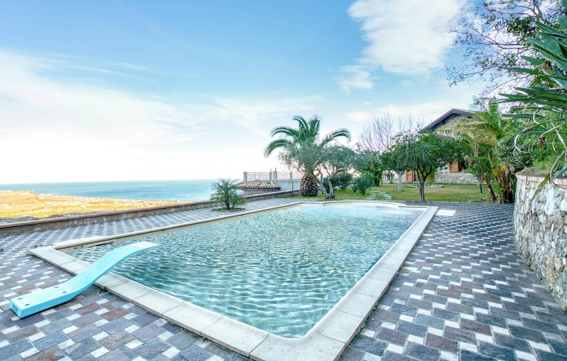 210 M² House ∙ 3 Bedrooms ∙ 9 Guests - Soverato