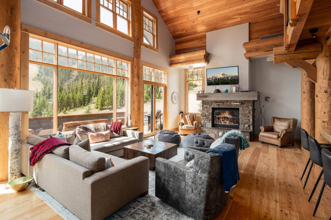 Lodge ∙ 3 Bedrooms ∙ 12 Guests - Montana