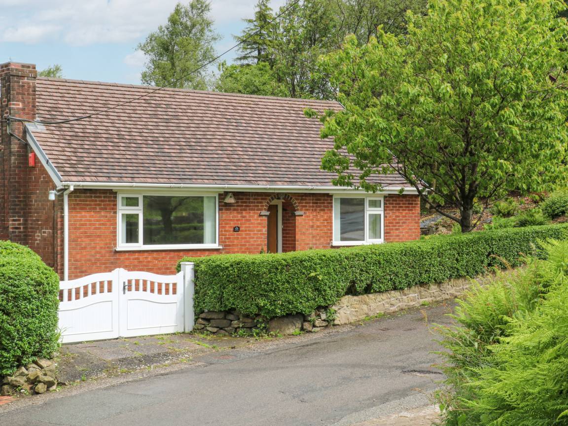 Cottage ∙ 2 Bedrooms ∙ 4 Guests - Stoke-on-Trent