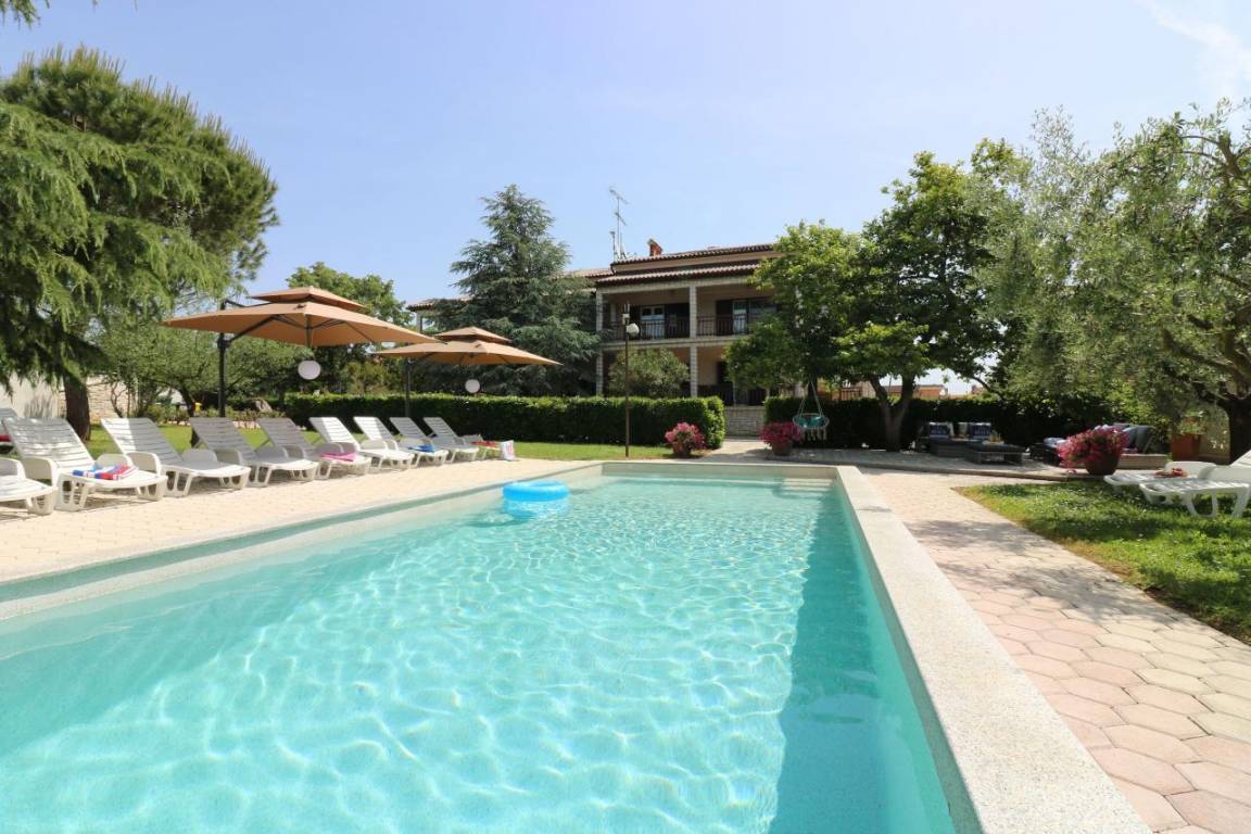 98 M² Apartment ∙ 3 Bedrooms ∙ 7 Guests - Poreč