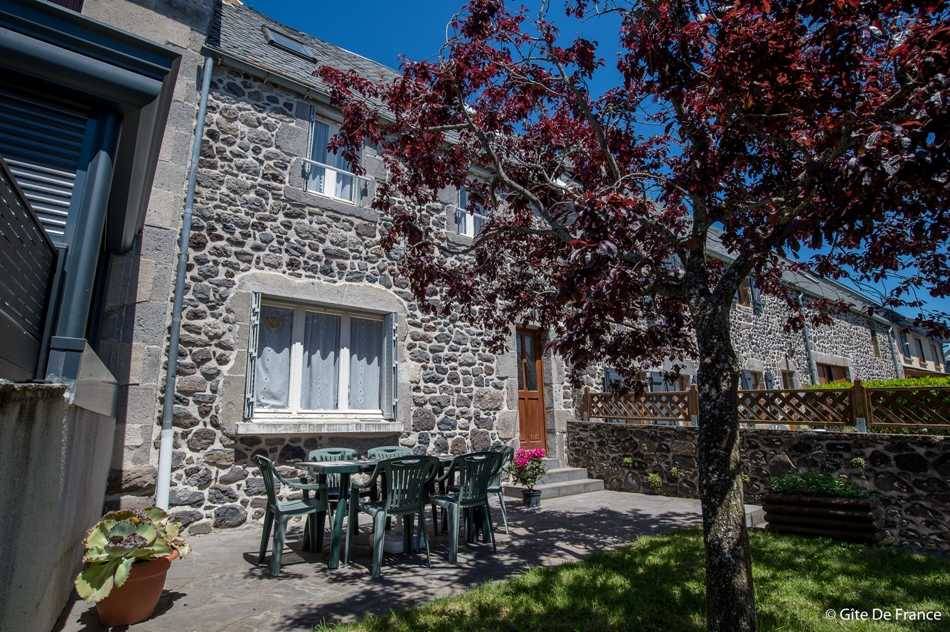 81 M² Gîte ∙ 3 Chambres ∙ 5 Personnes - Besse-et-Saint-Anastaise