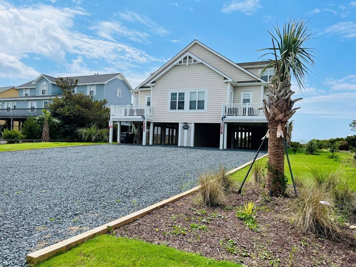 251 M² House ∙ 9 Bedrooms ∙ 28 Guests - Holden Beach, NC