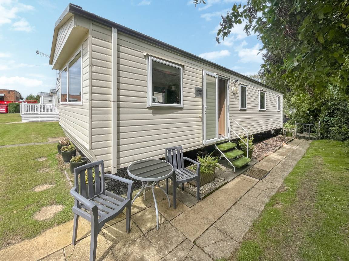 Cottage ∙ 2 Bedrooms ∙ 6 Guests - Andover, KS