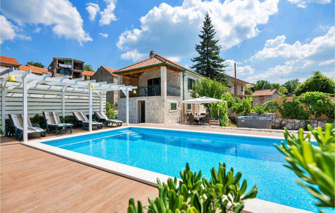 115 M² House ∙ 3 Bedrooms ∙ 8 Guests - Makarska Riviera