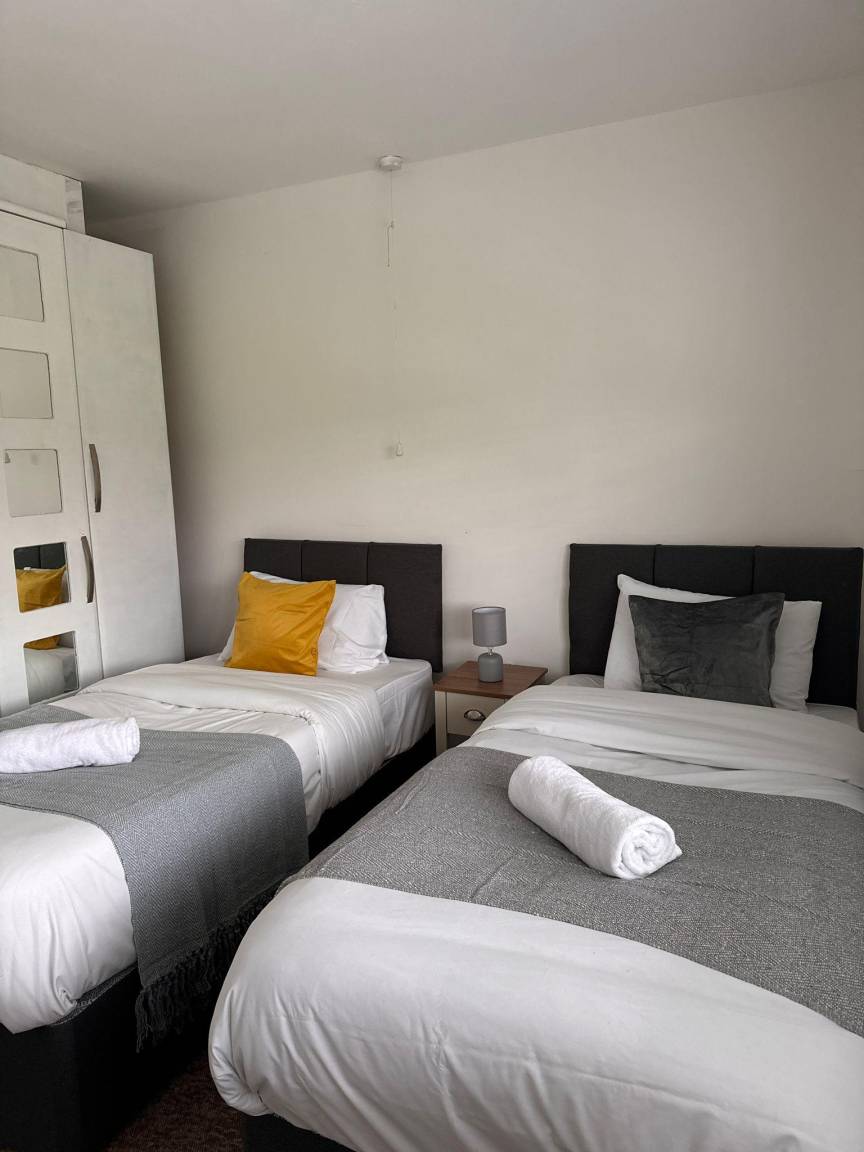 125 M² Talo ∙ 4 Makuuhuonetta ∙ 10 Vierasta - Derbyshire