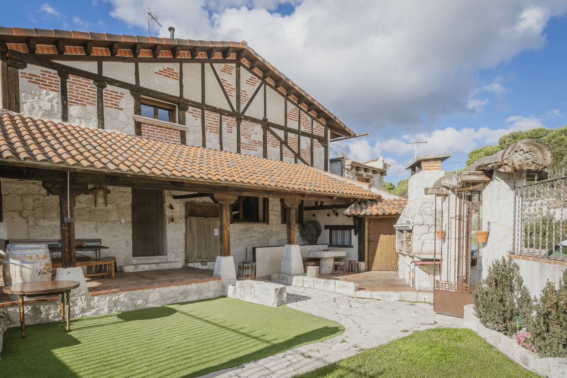 390 M² Casa ∙ 7 Habitaciones ∙ 23 Huéspedes - Íscar