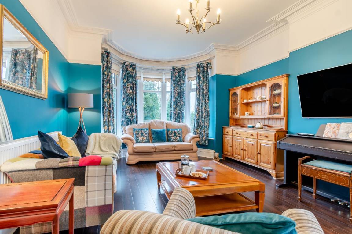 Cottage ∙ 9 Bedrooms ∙ 18 Guests - Filey