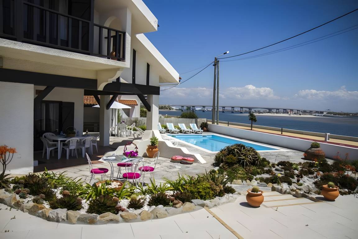 380 M² Villa ∙ 5 Chambres ∙ 9 Personnes - Aveiro