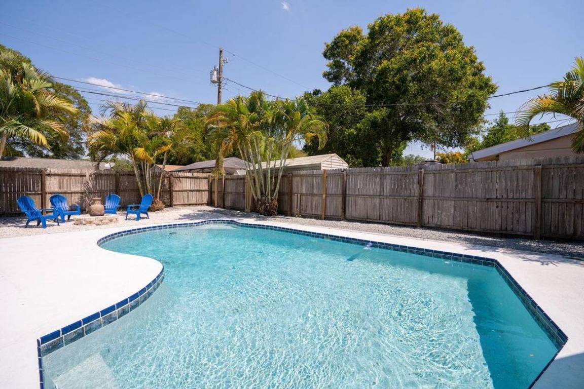 House ∙ 4 Bedrooms ∙ 8 Guests - Pinellas Park, FL