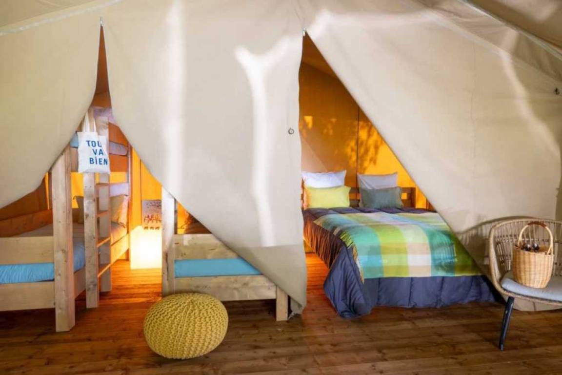 30 M² Zelt ∙ 2 Schlafzimmer ∙ 4 Gäste - Saintes