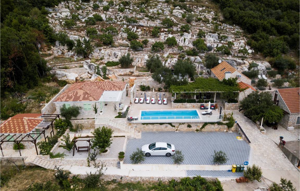 317 M² House ∙ 7 Bedrooms ∙ 14 Guests - Korčula