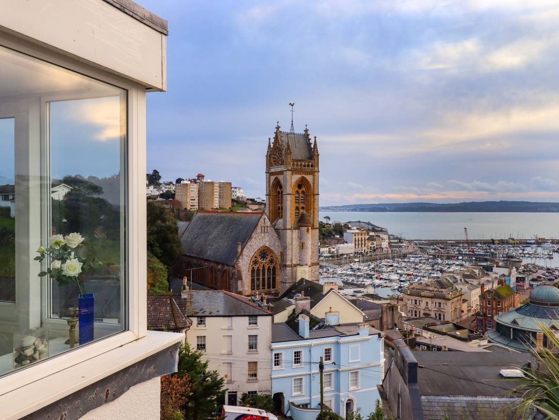 Cottage ∙ 4 Bedrooms ∙ 8 Guests - Paignton