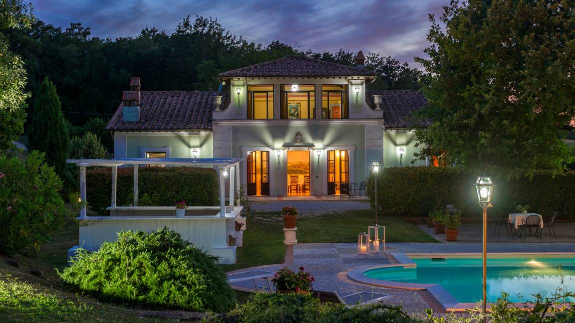 400 M² Villa ∙ 6 Slaapkamers ∙ 10 Gasten - Terni