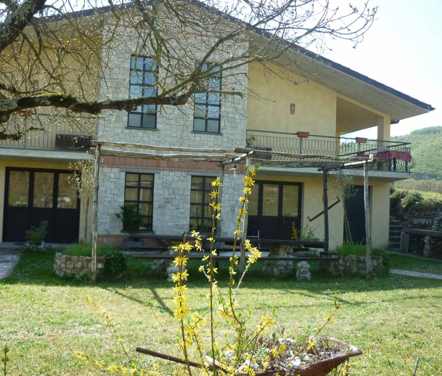 150 M² Villa ∙ 4 Bedrooms ∙ 17 Guests - Terni