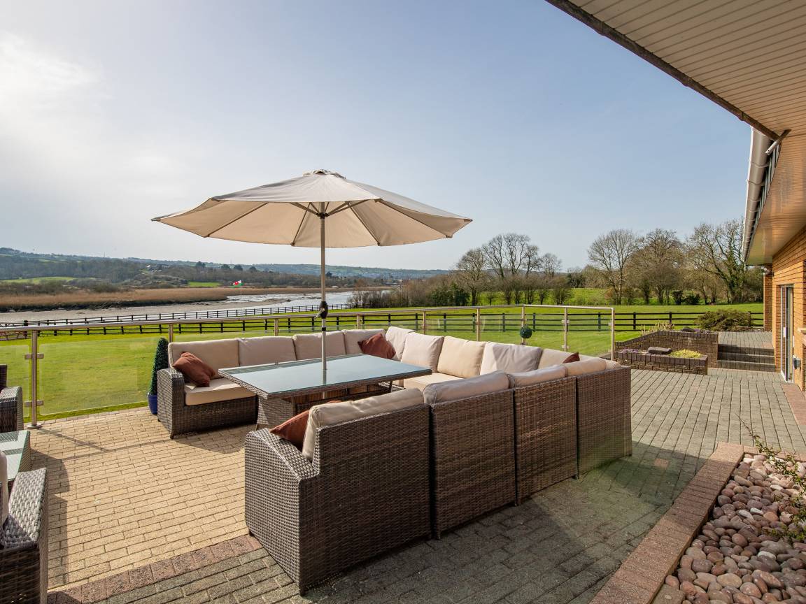 Cottage ∙ 7 Bedrooms ∙ 15 Guests - Saint Dogmaels