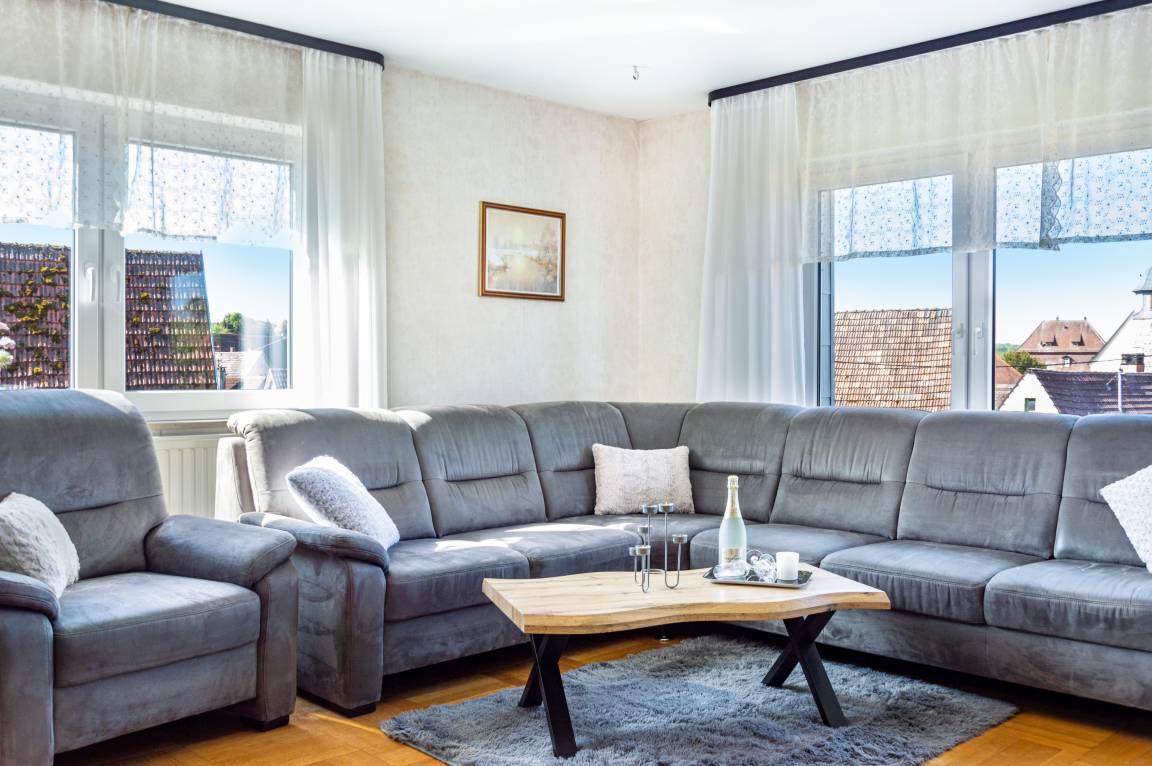 80 M² Ferienwohnung ∙ 1 Schlafzimmer ∙ 3 Gäste - Kirchberg an der Jagst