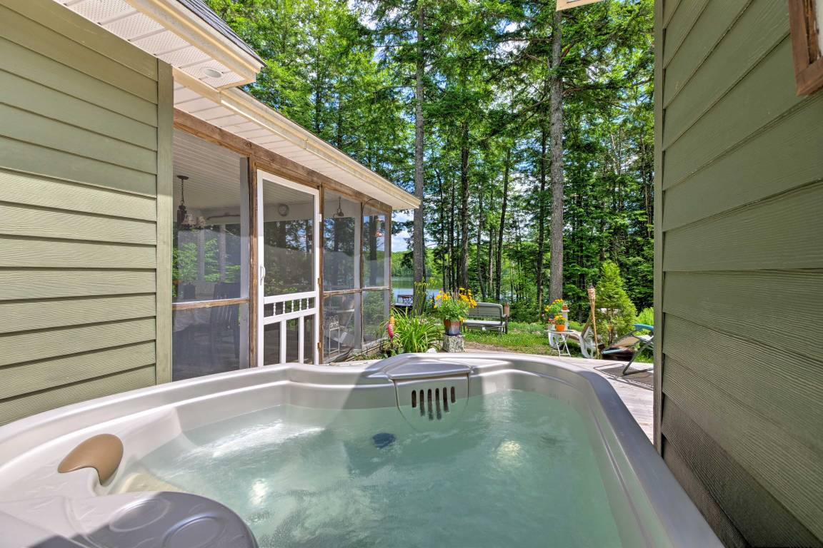 148 M² Cottage ∙ 2 Bedrooms ∙ 6 Guests - New England