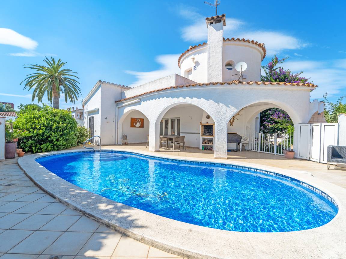 188 M² Talo ∙ 1 Makuuhuone ∙ 8 Vierasta - Empuriabrava