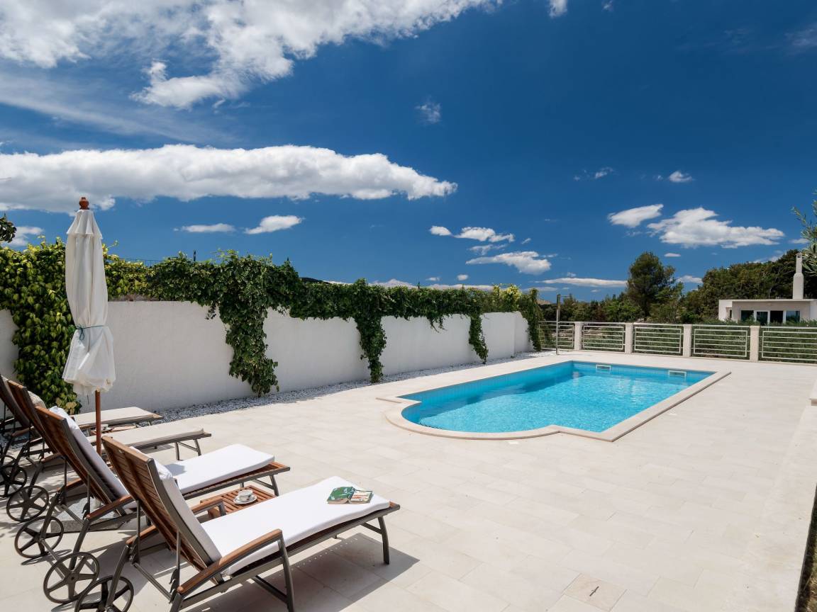 130 M² Maison De Vacances ∙ 3 Chambres ∙ 3 Personnes - Brač