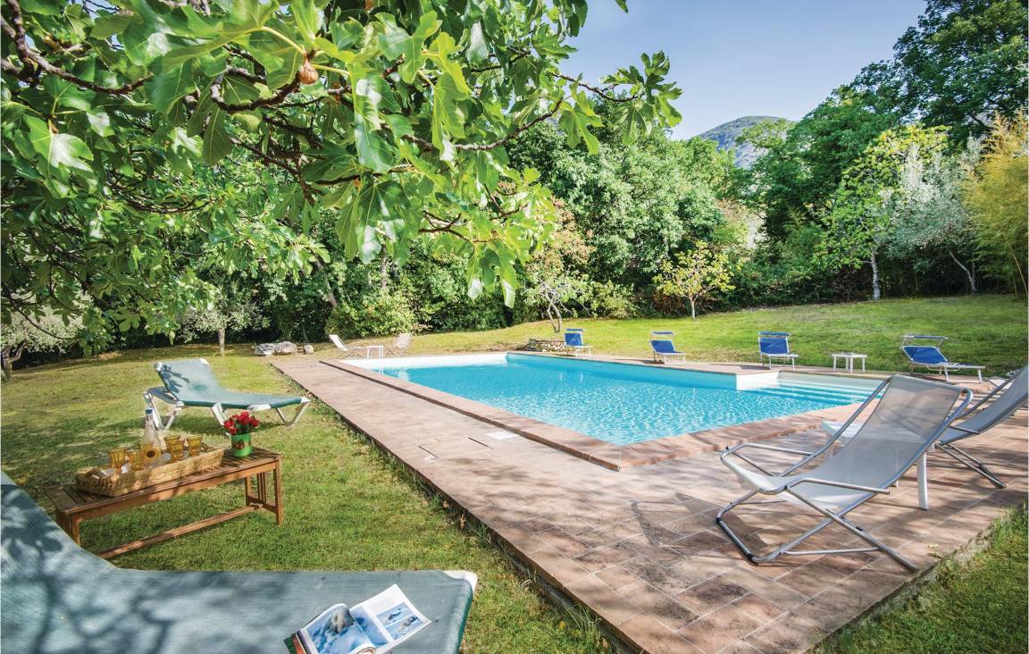 240 M² Ferienhaus ∙ 4 Schlafzimmer ∙ 7 Gäste - Terni