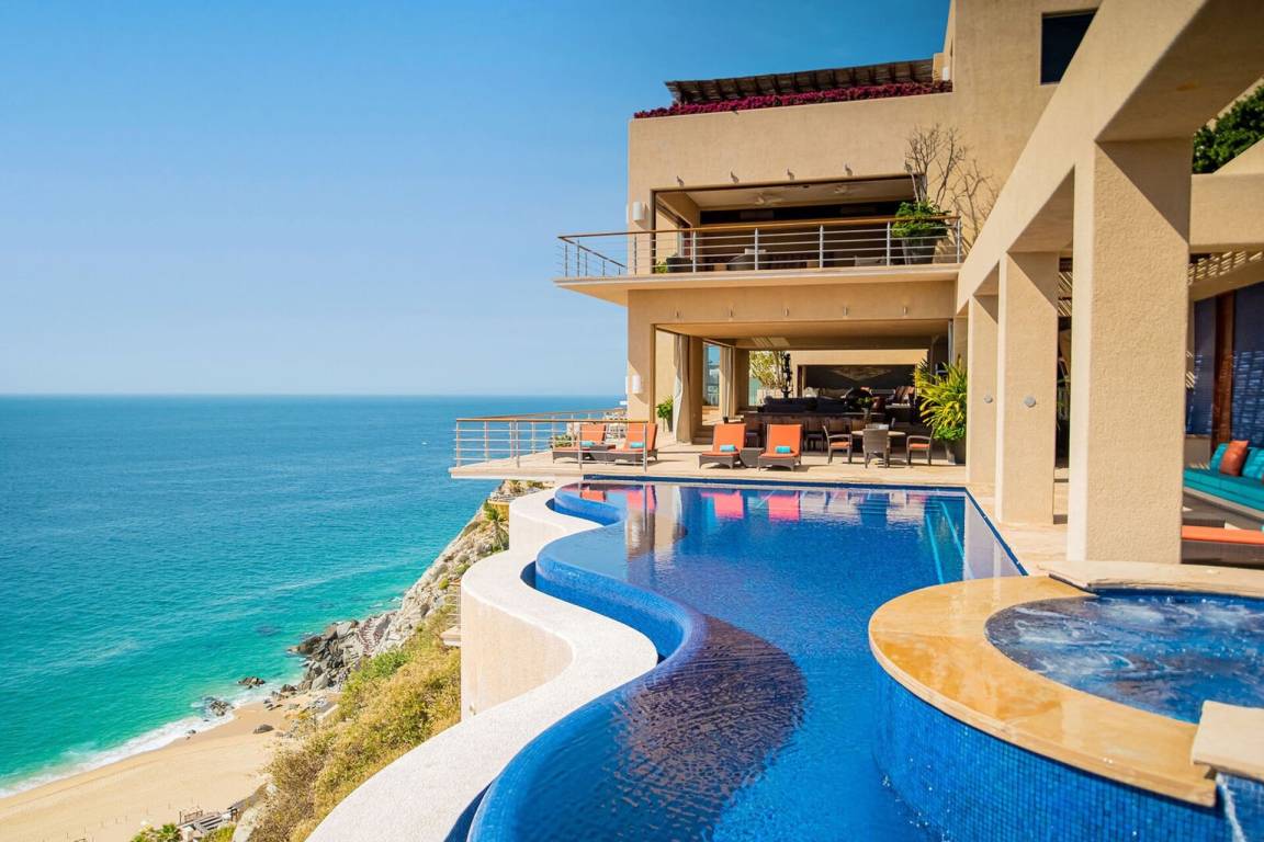 100 M² Villa ∙ 8 Bedrooms ∙ 20 Guests - Cabo San Lucas