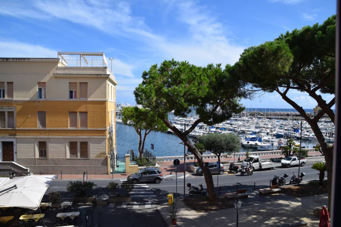 100 M² Apartamento ∙ 2 Habitaciones ∙ 6 Huéspedes - Imperia