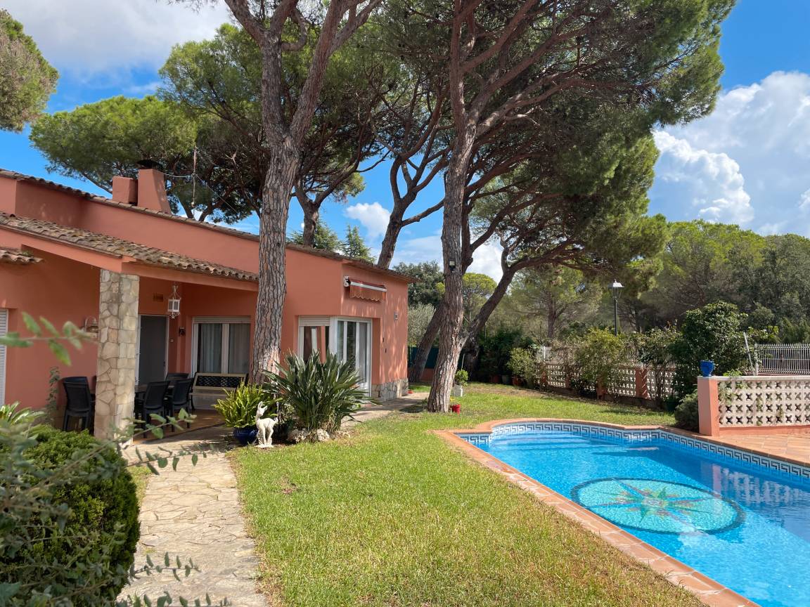 98 M² House ∙ 4 Bedrooms ∙ 8 Guests - Pals