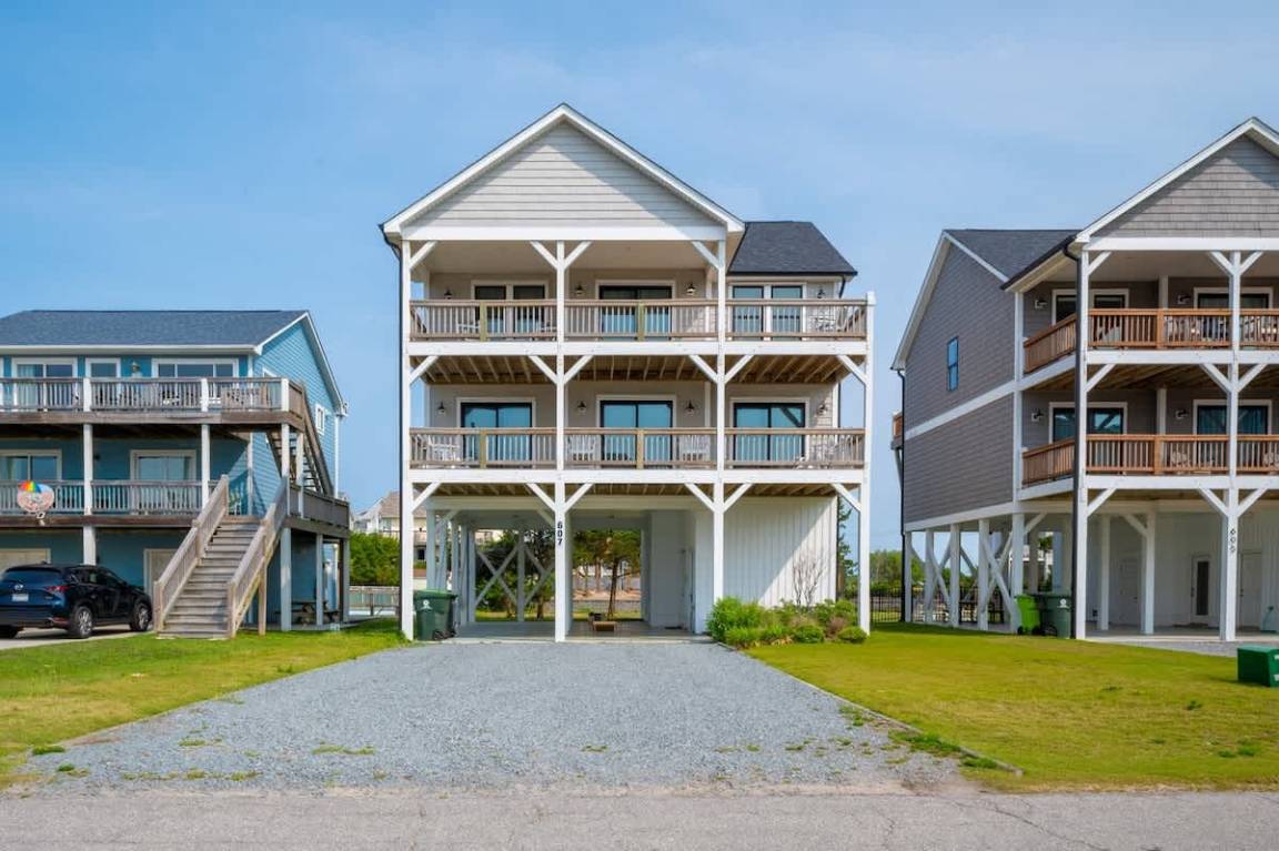 House ∙ 4 Bedrooms ∙ 12 Guests - Surf City, NC