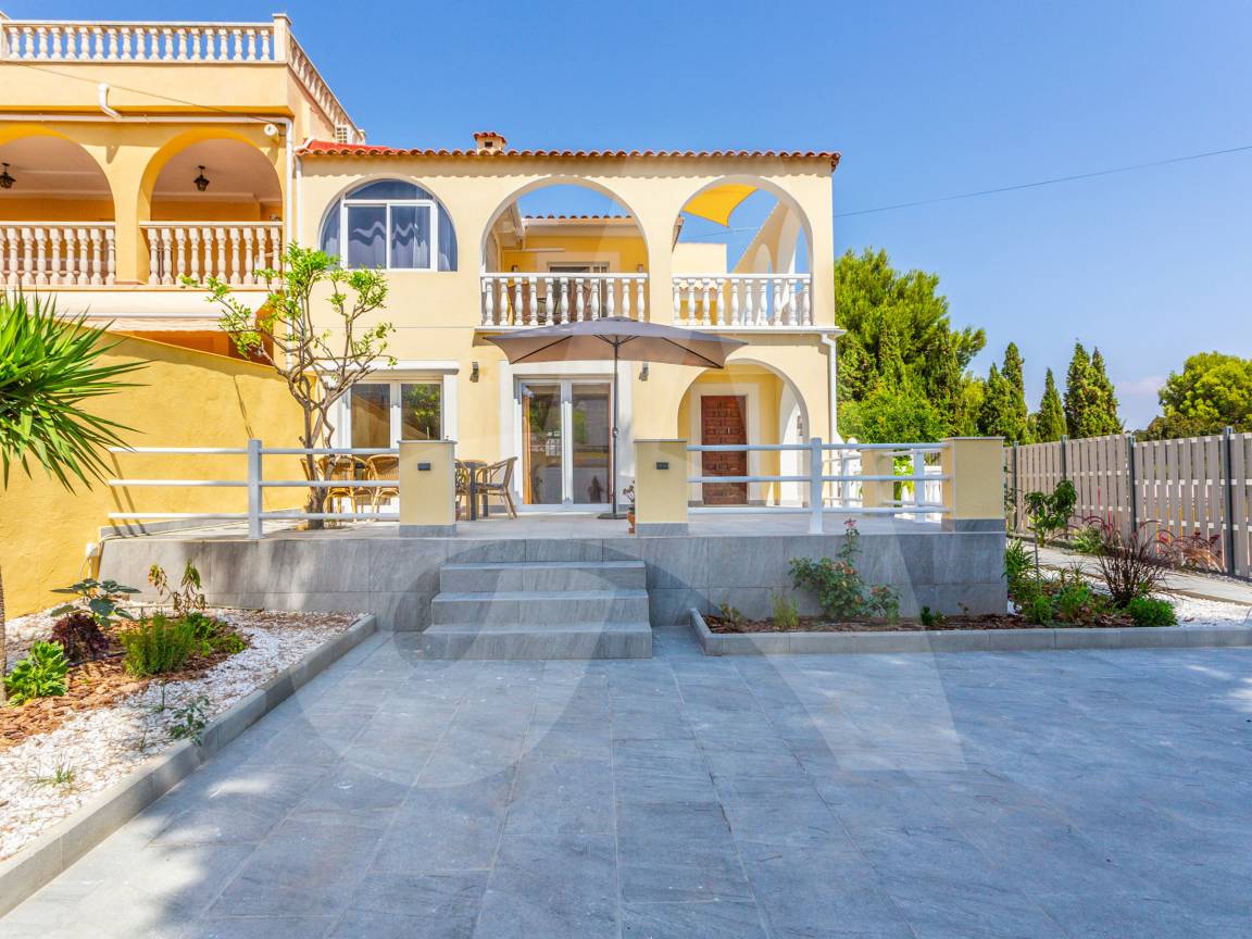 190 M² House ∙ 5 Bedrooms ∙ 10 Guests - Playa Flamenca