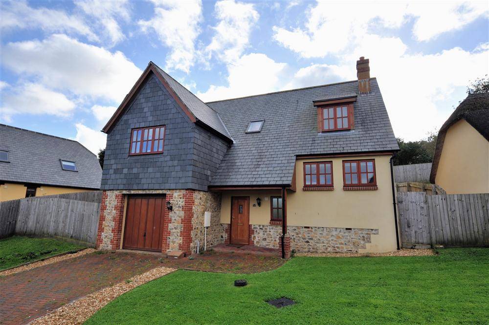 Cottage ∙ 4 Bedrooms ∙ 6 Guests - Axminster