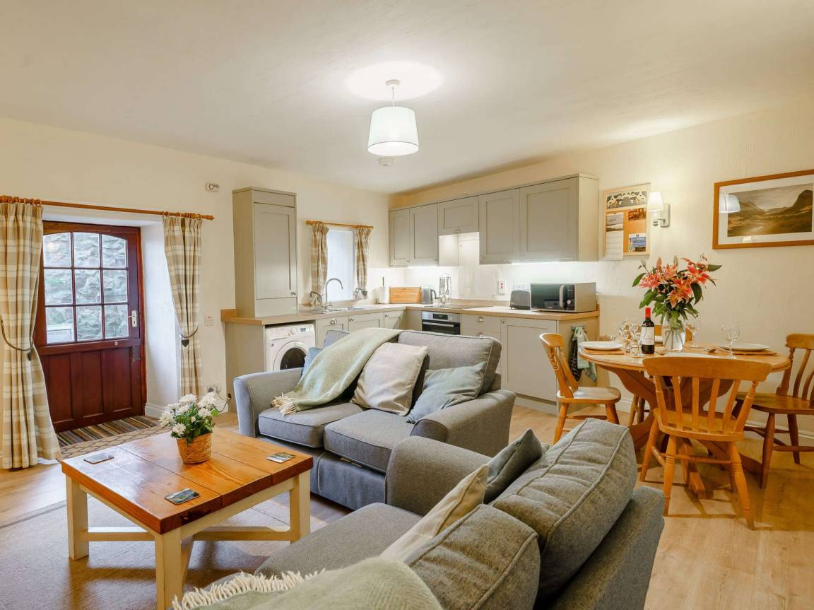 Cottage ∙ 2 Bedrooms ∙ 4 Guests - Howtown