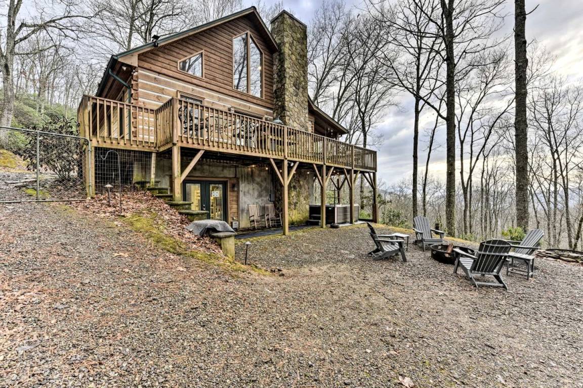 House ∙ 3 Bedrooms ∙ 12 Guests - Franklin, NC