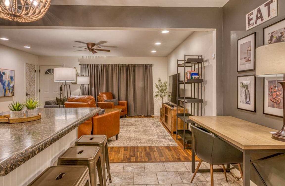 12 M² House ∙ 3 Bedrooms ∙ 9 Guests - Gary, IN