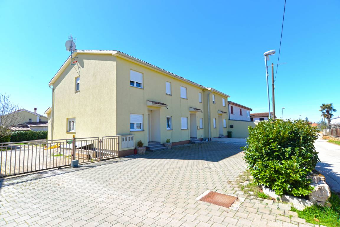 100 M² House ∙ 3 Bedrooms ∙ 6 Guests - Pula