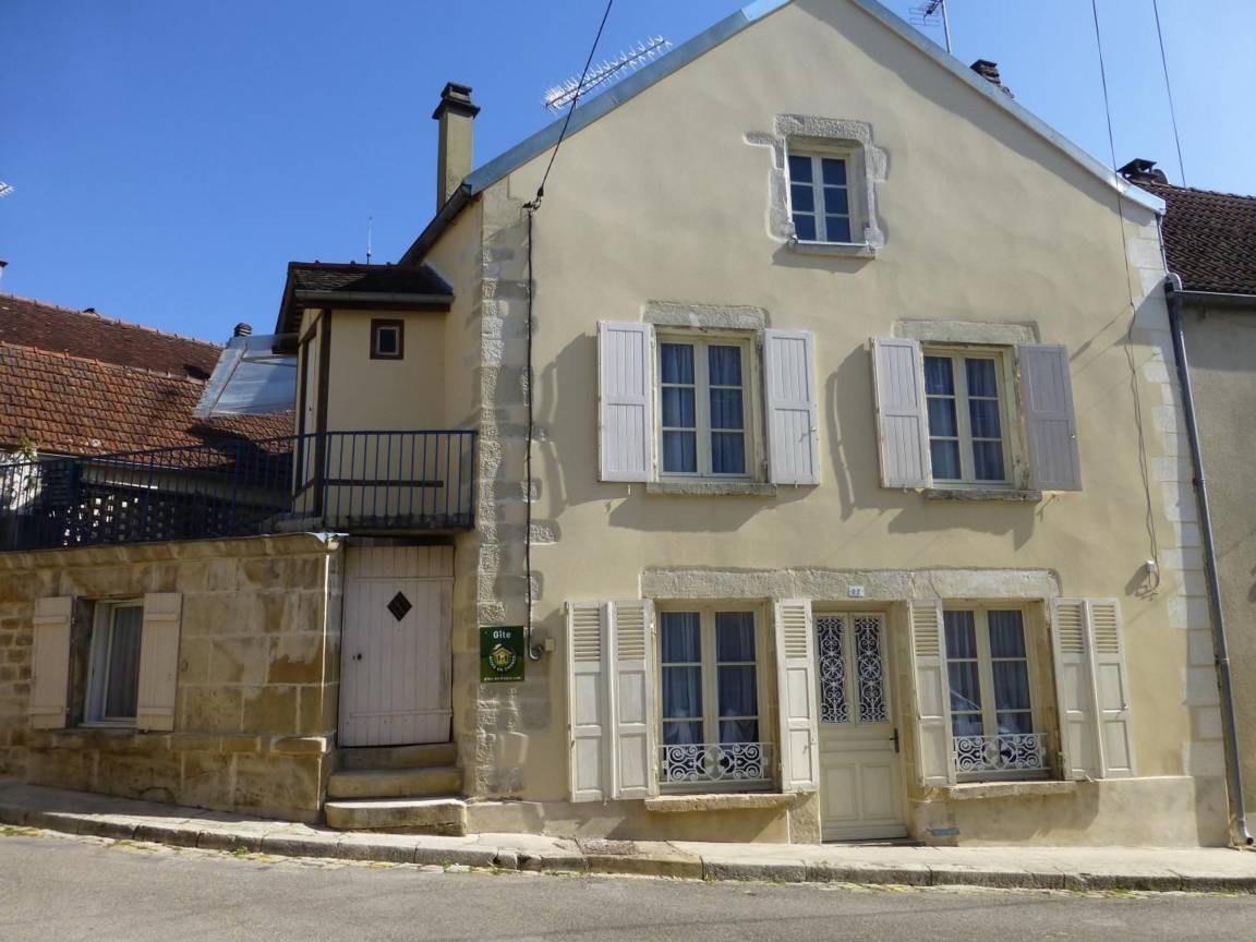 96 M² Cottage ∙ 2 Chambres ∙ 4 Personnes - Montbard